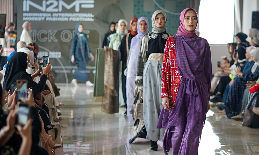 Bisnis Fashion Lokal dengan Sentuhan Global: Menyatukan Kearifan Lokal ...